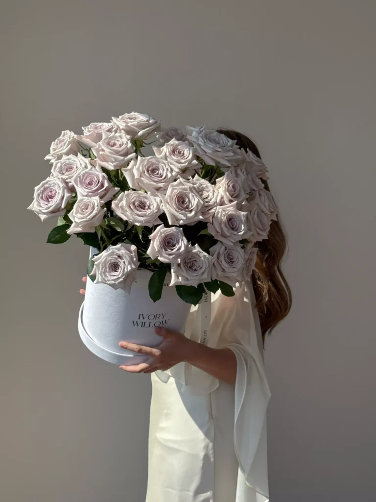 Classic Grey Rose Box – 30 Stems - Fluerine